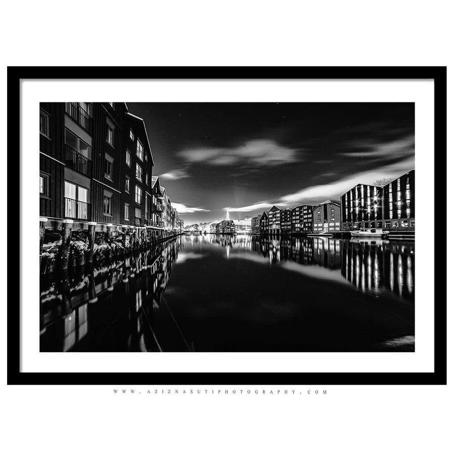 Gorgeous Trondheim Brygga in the night – AZIZ NASUTI ART GALLERY